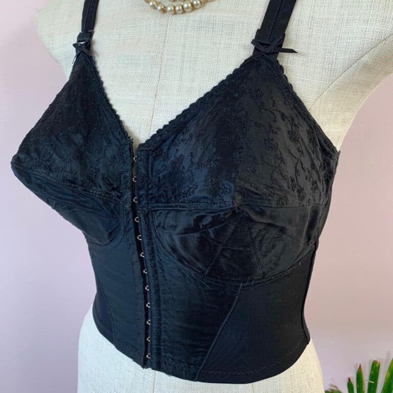 The Bullet Bra - A Trademark of Women's Clothing in the 50s - Fifities Web